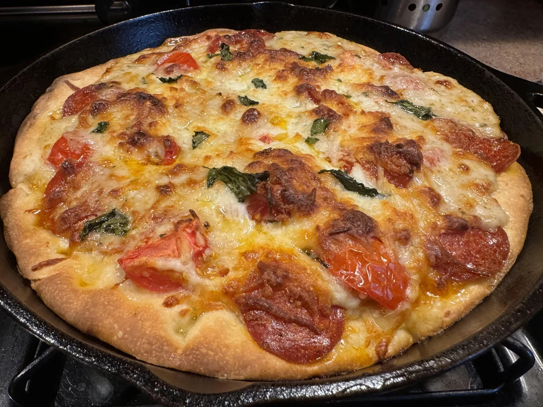 I made a white deep dish pizza last night. | Scrolller