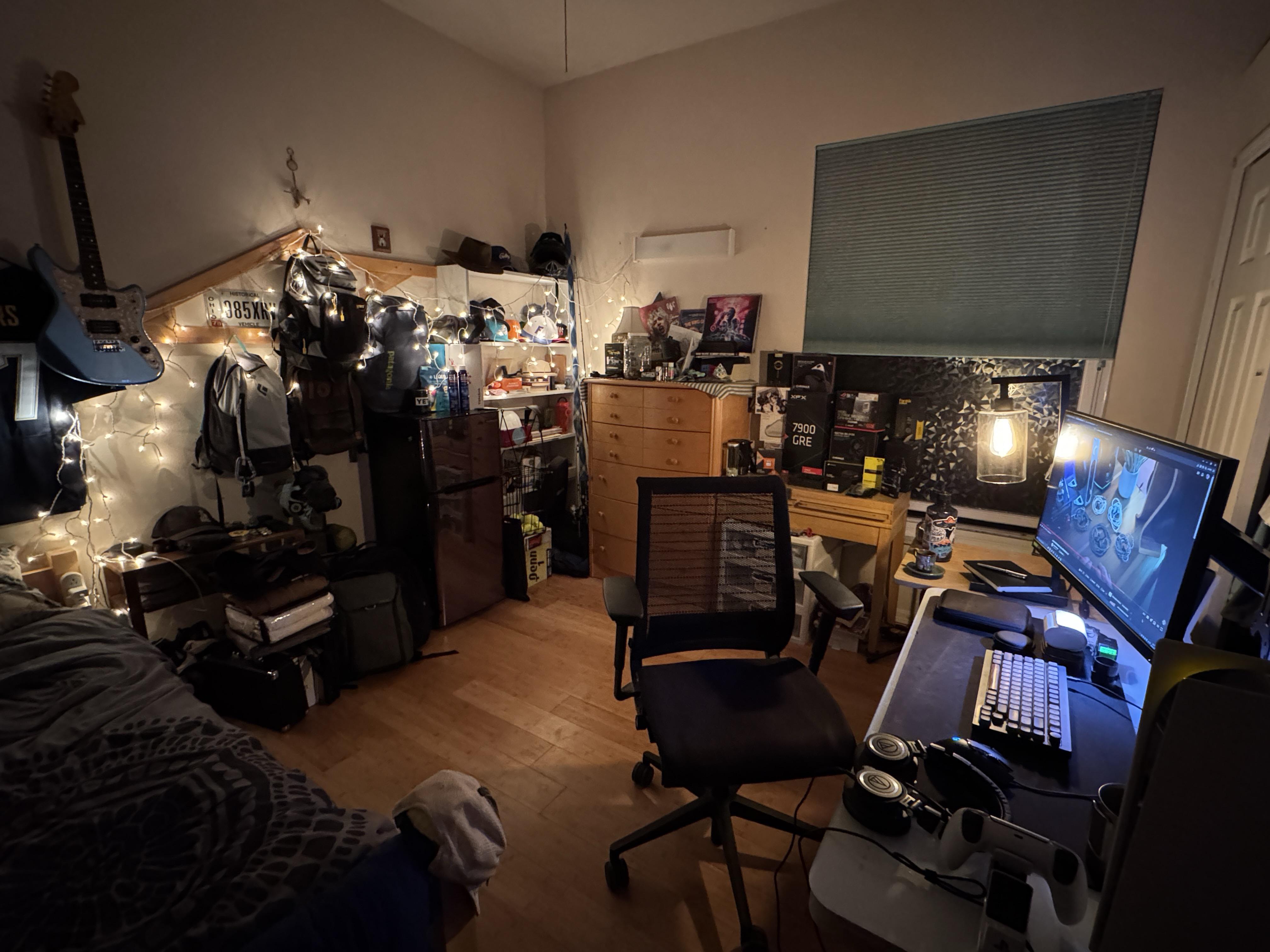 Not the most flashy setup but I like the layout | Scrolller