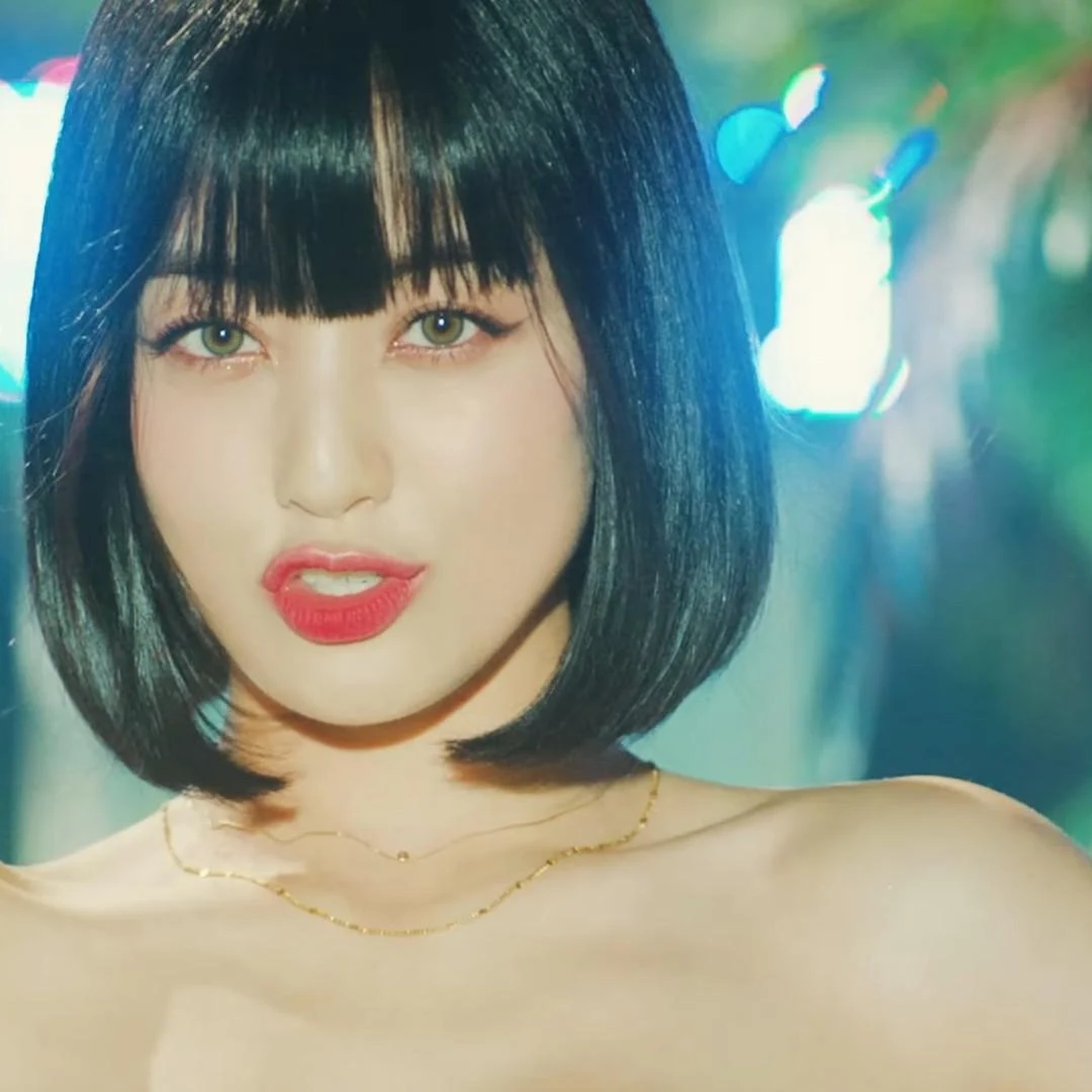 Jihyo - face close up, talk the talk mv | Scrolller