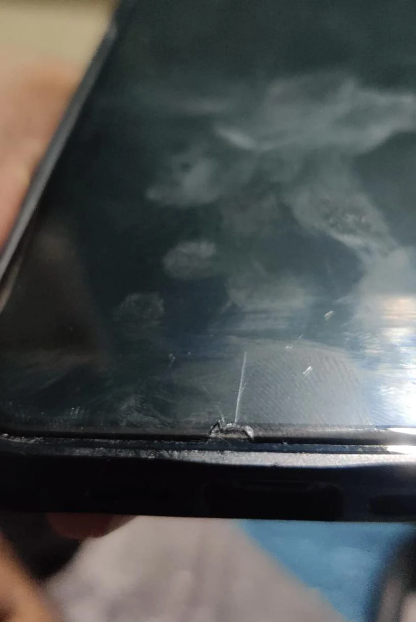 Crack on screen edge | Scrolller