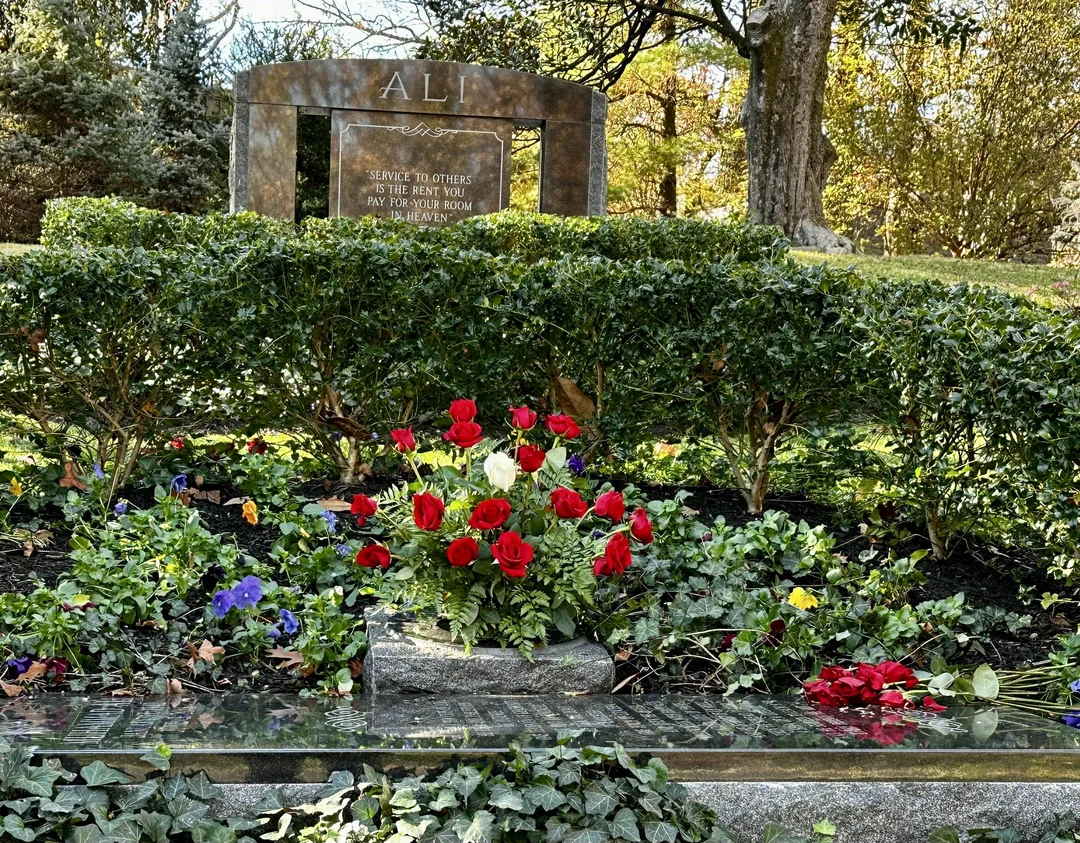 Muhammad Ali Grave | Scrolller