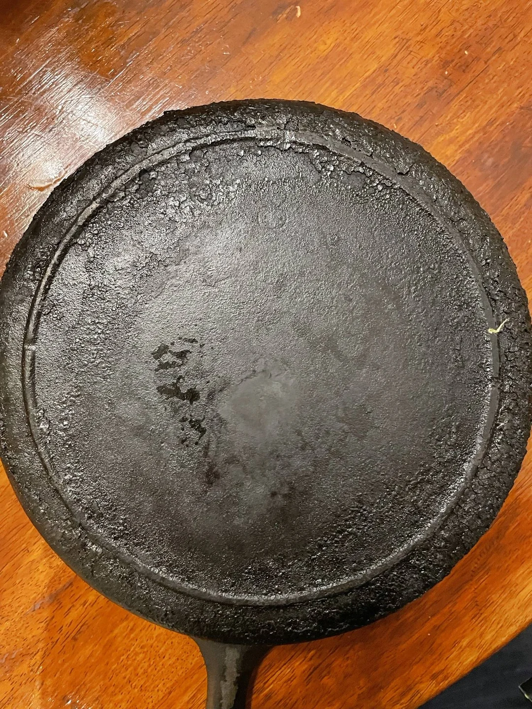 Identify my possibly great grandmother’s cast iron? The guides aren’t helpful, and I want to ...
