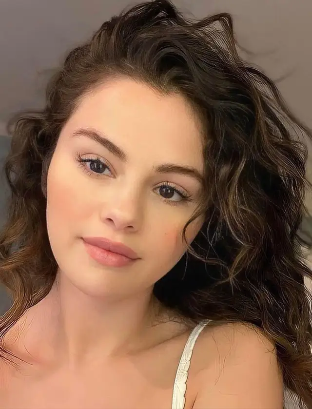 Selena Gomez | Scrolller