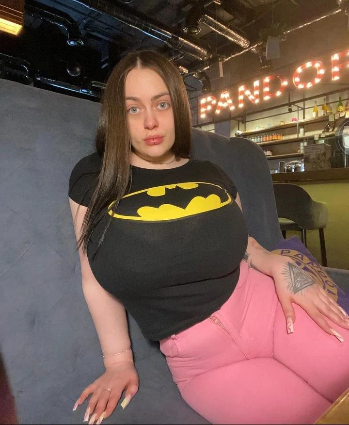 Didn't know batman was so busty | Scrolller