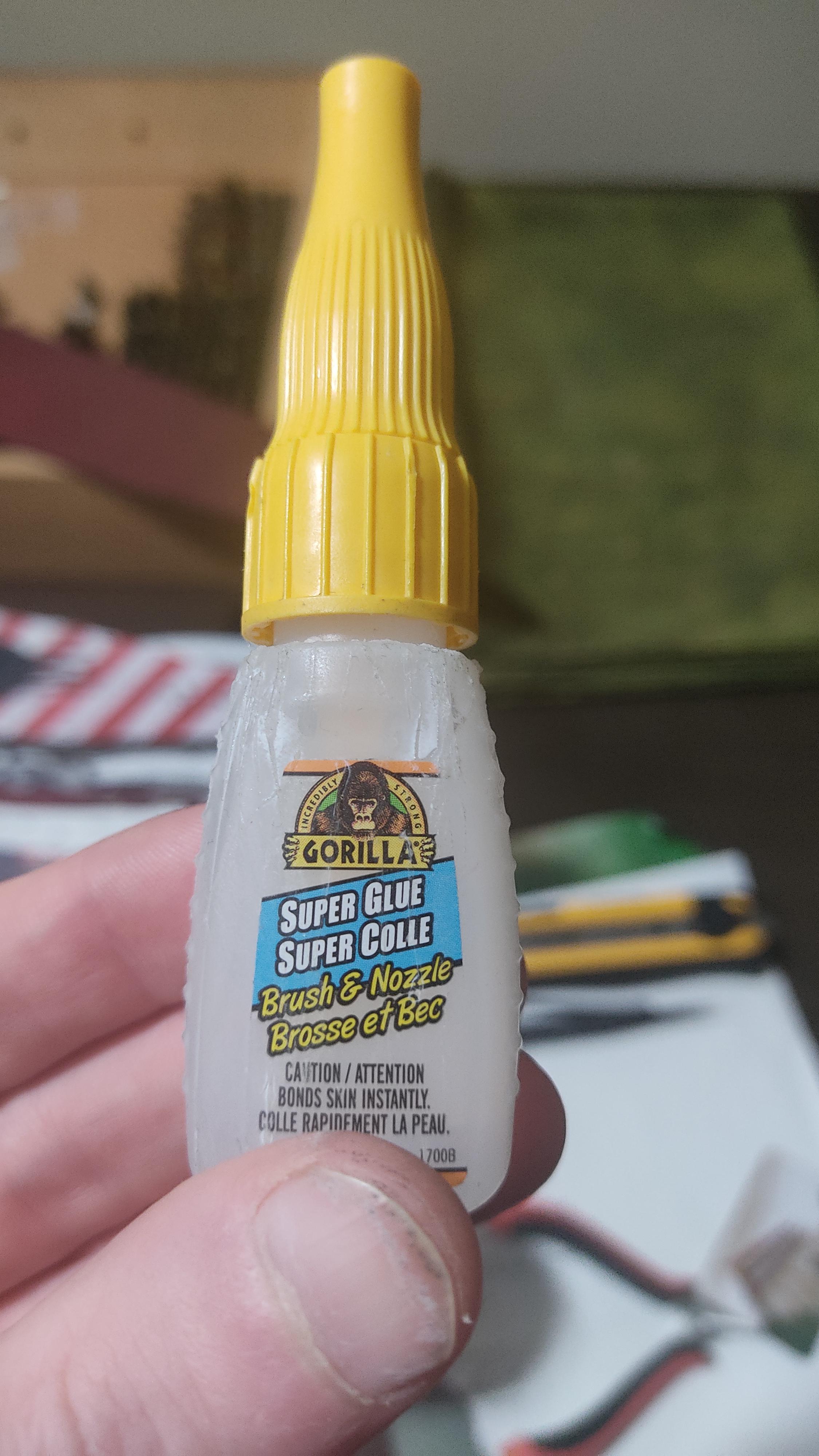 Can anybody recommend a similar glue to this? | Scrolller