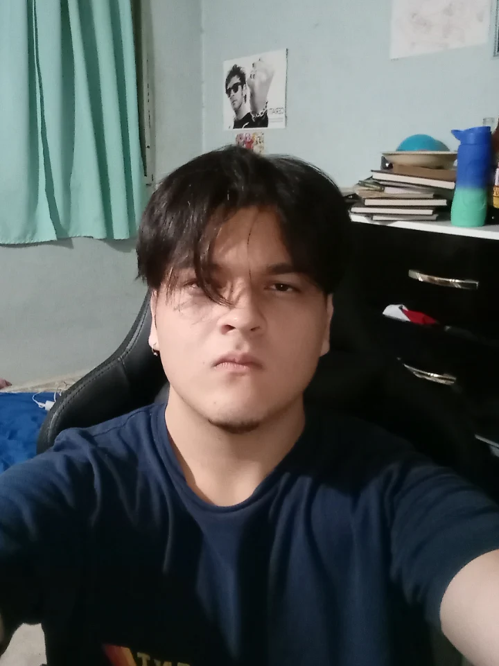 This girl gave me the kim jong un treatment 😭🙏 im dying | Scrolller