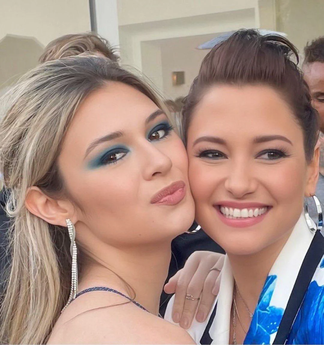 Nicole Maines and Chyler Leigh | Scrolller