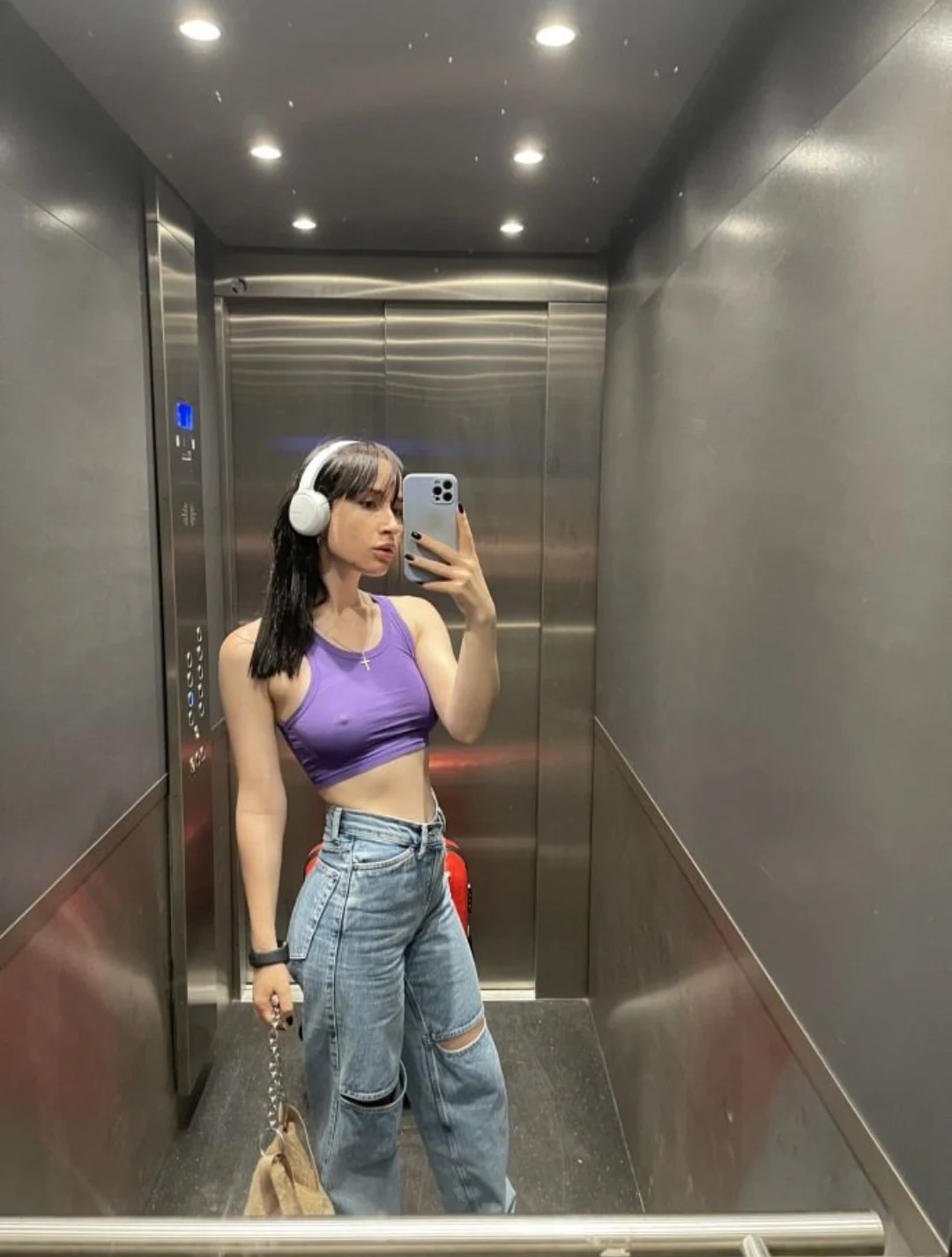 Elevator selfie | Scrolller