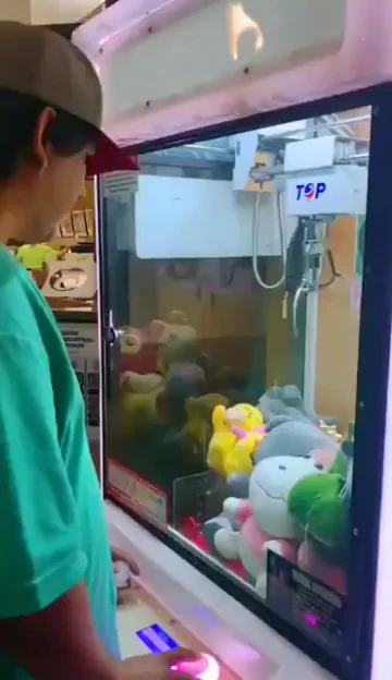 Different kind of claw machine | Scrolller