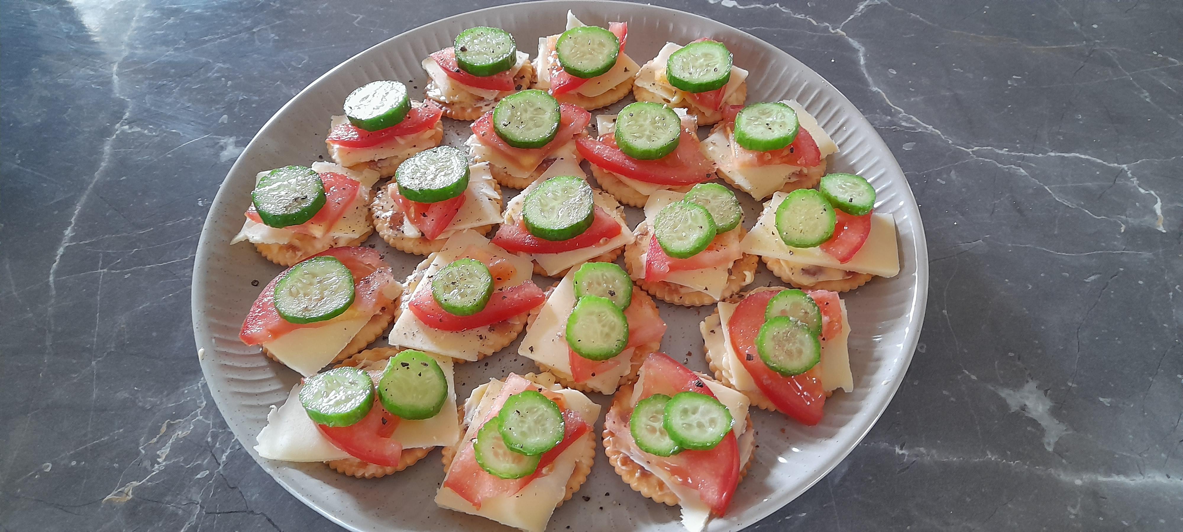 [Homemade] Crackers and cheese | Scrolller