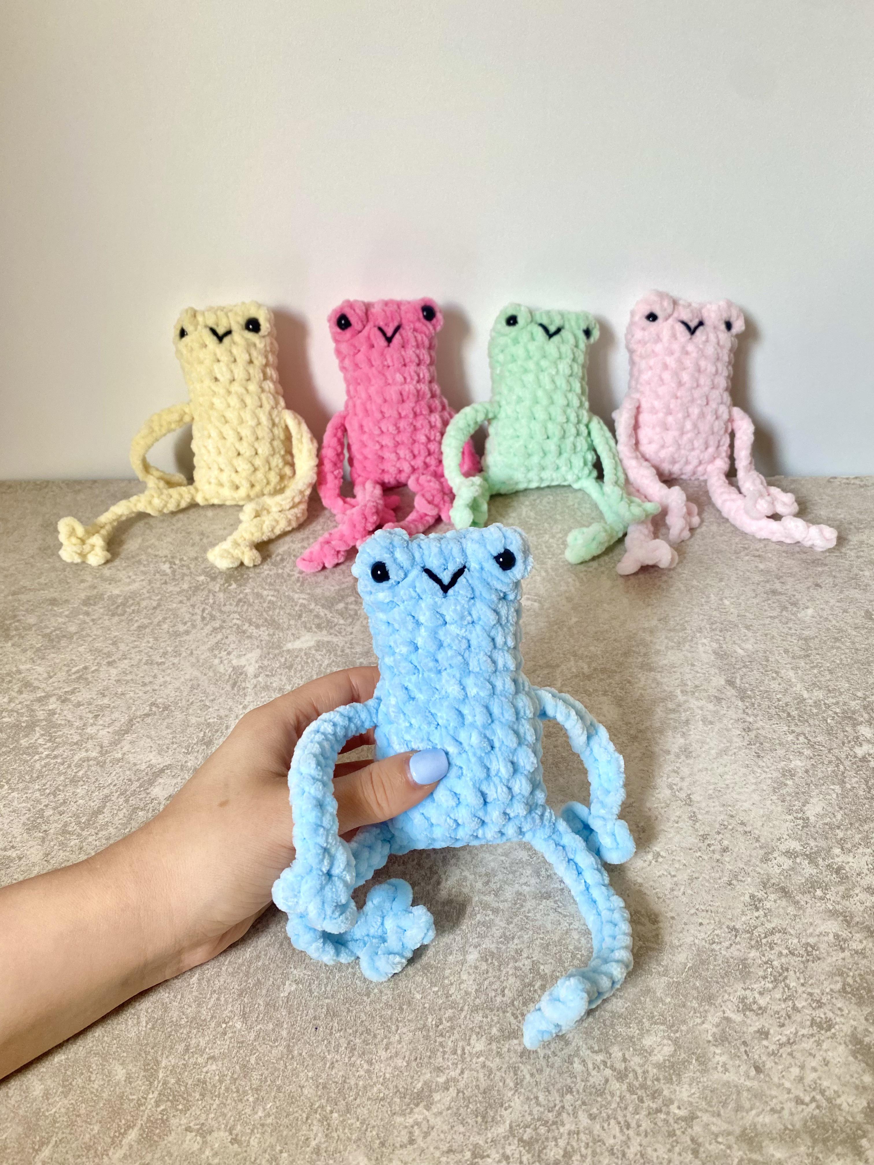 Leggy frogs! | Scrolller