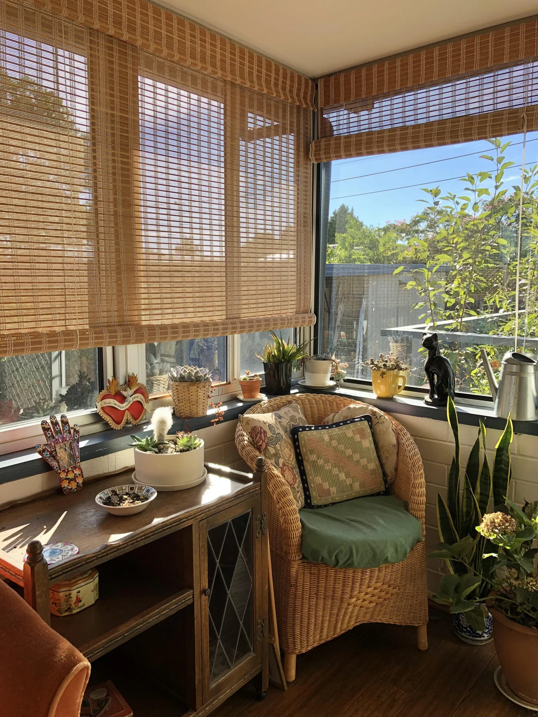 My dear friend has the loveliest sunroom. | Scrolller