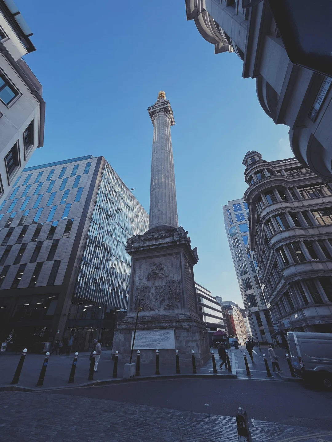 Monument to the Great Fire of London | Scrolller