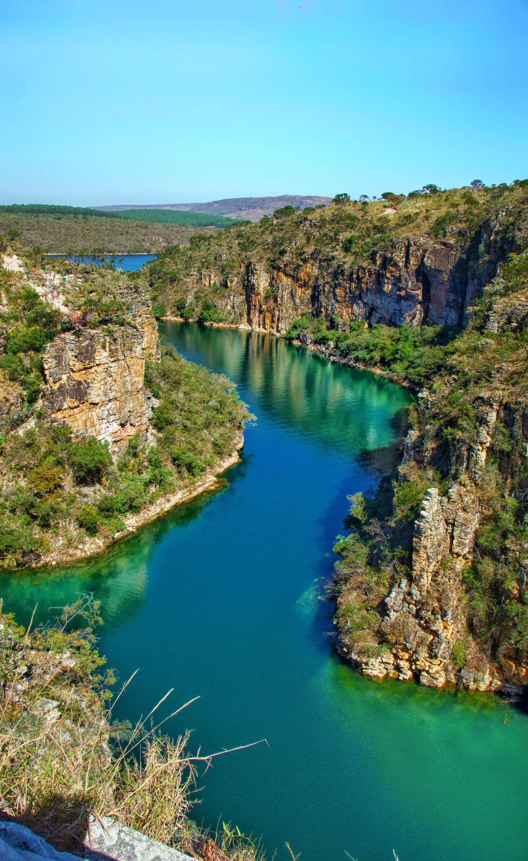 Mirante dos Canyons, Capitolio. A beautiful, yet tragic place [OC] [4000x6518] | Scrolller