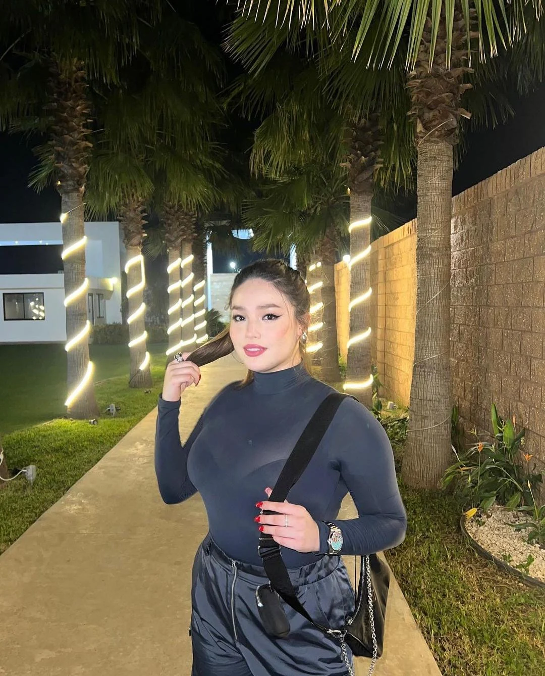 Black top and palm trees | Scrolller