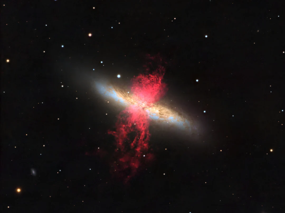 Starburst Galaxy M82 | Scrolller