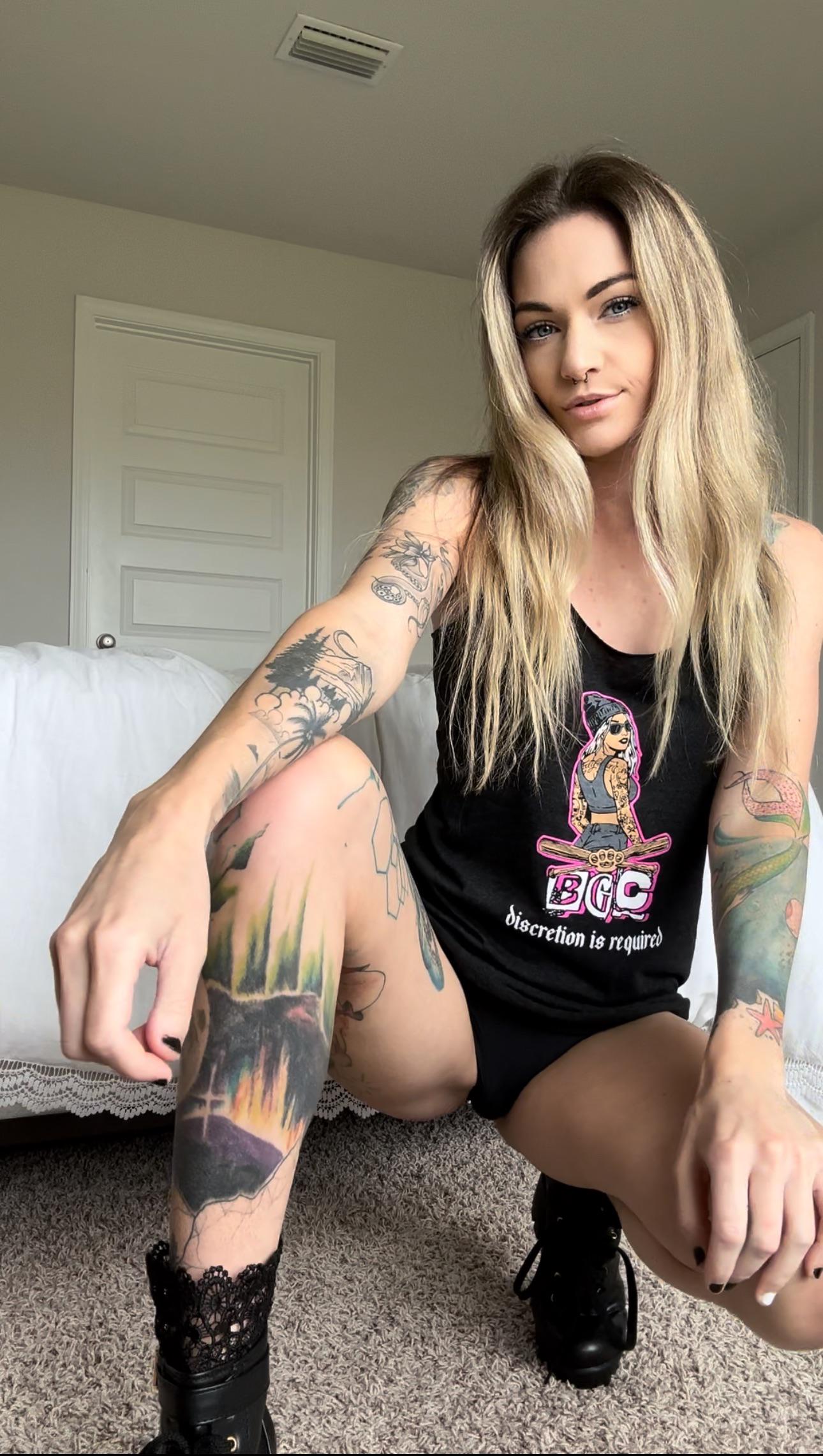 Sweet and feisty MILF | Scrolller