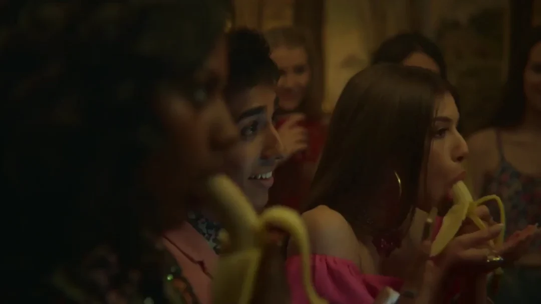 Mimi Keene | Scrolller