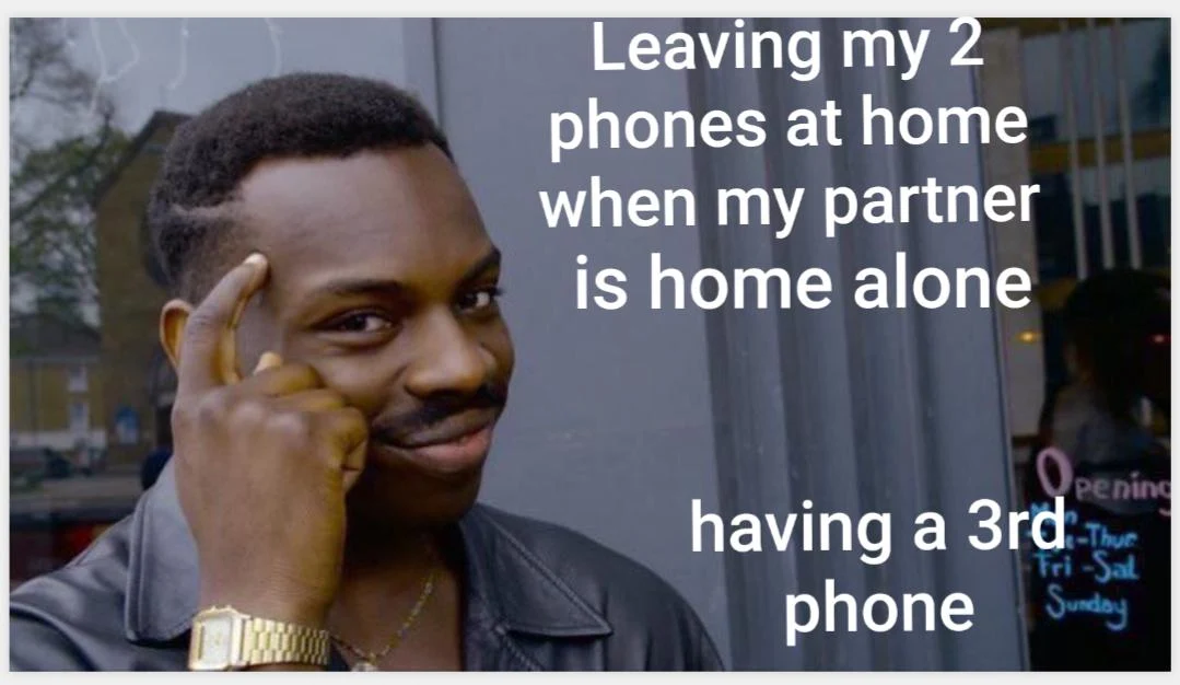 No one suspects a 3rd phone | Scrolller