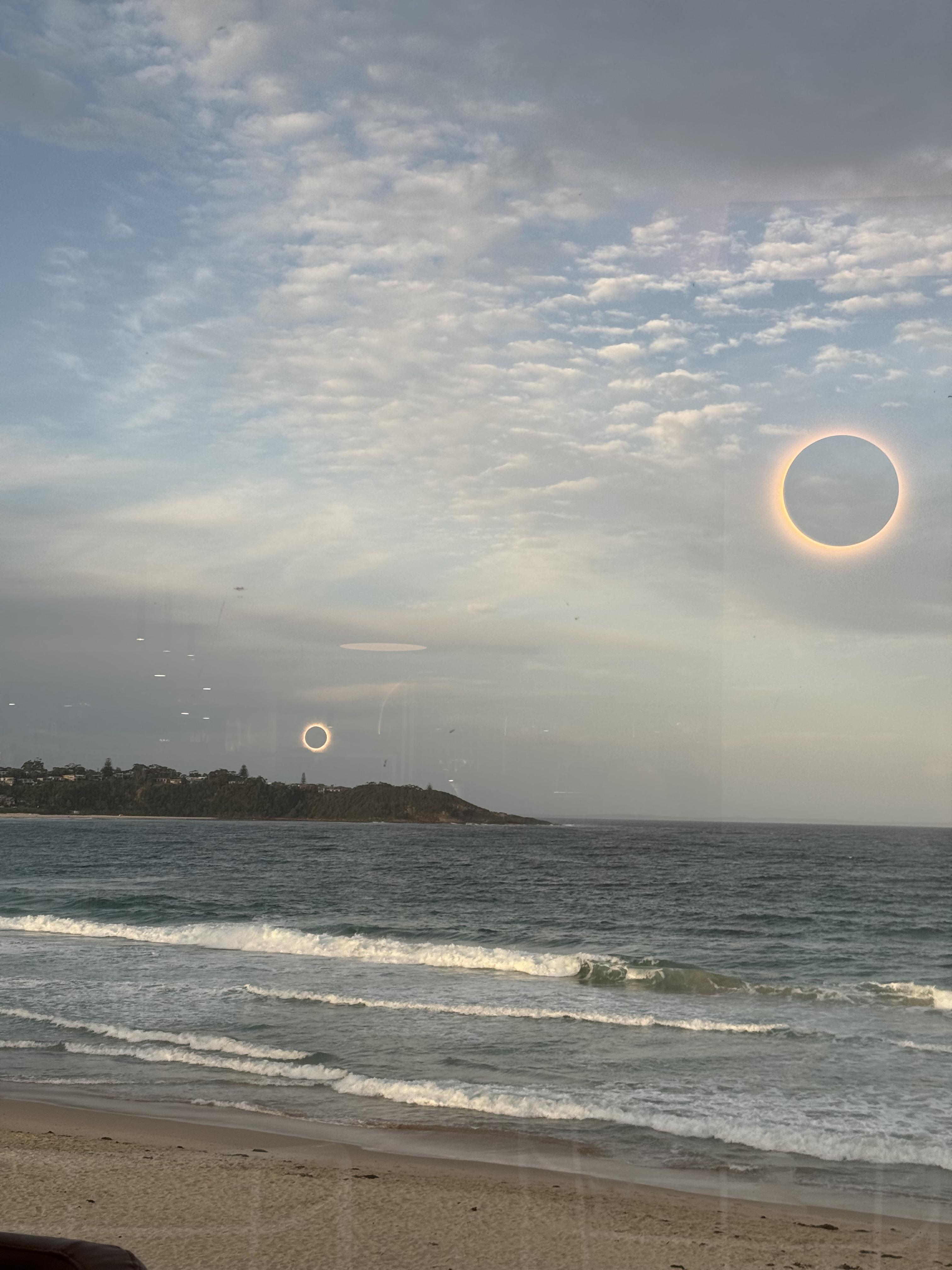 Dual eclipses in reflection | Scrolller
