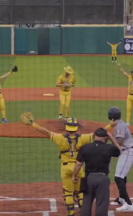 Follow the ball | Scrolller