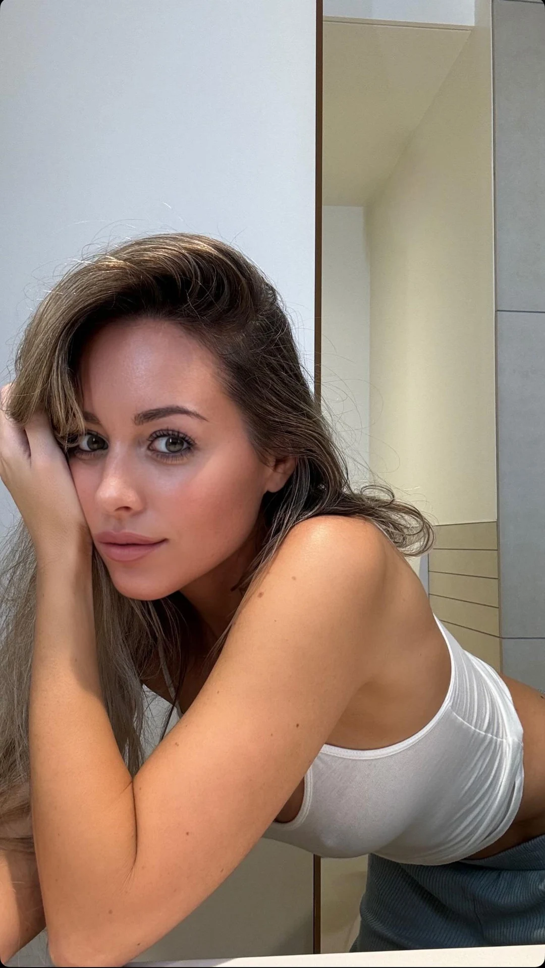 Carly B. | Scrolller