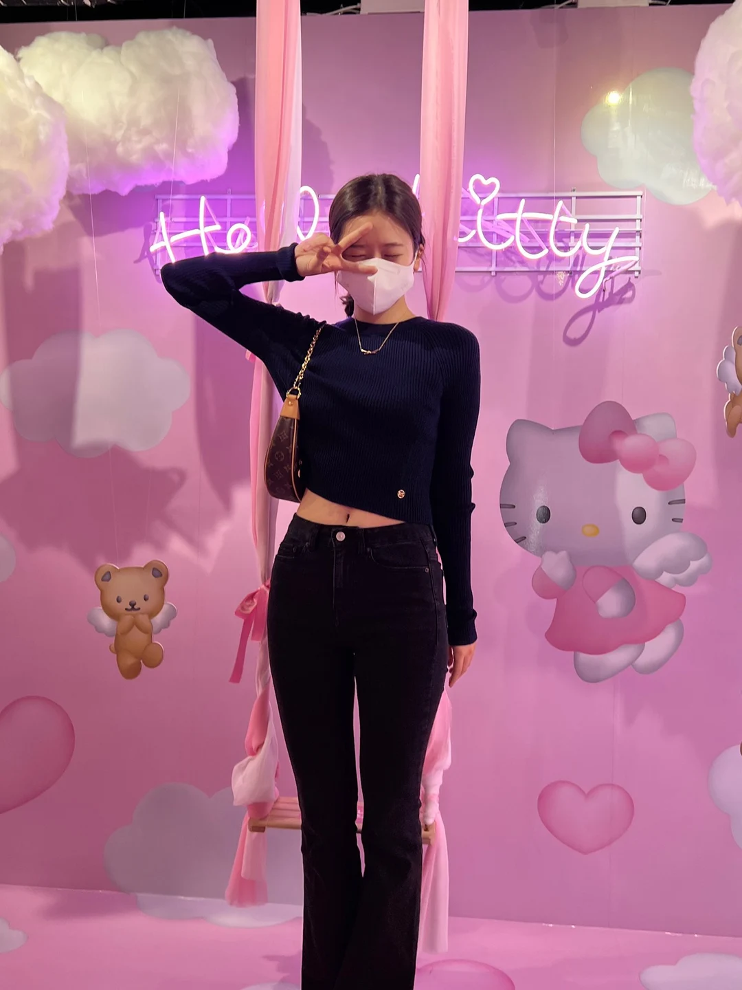 221022 IVE Members Twitter Update with An Yujin | Scrolller