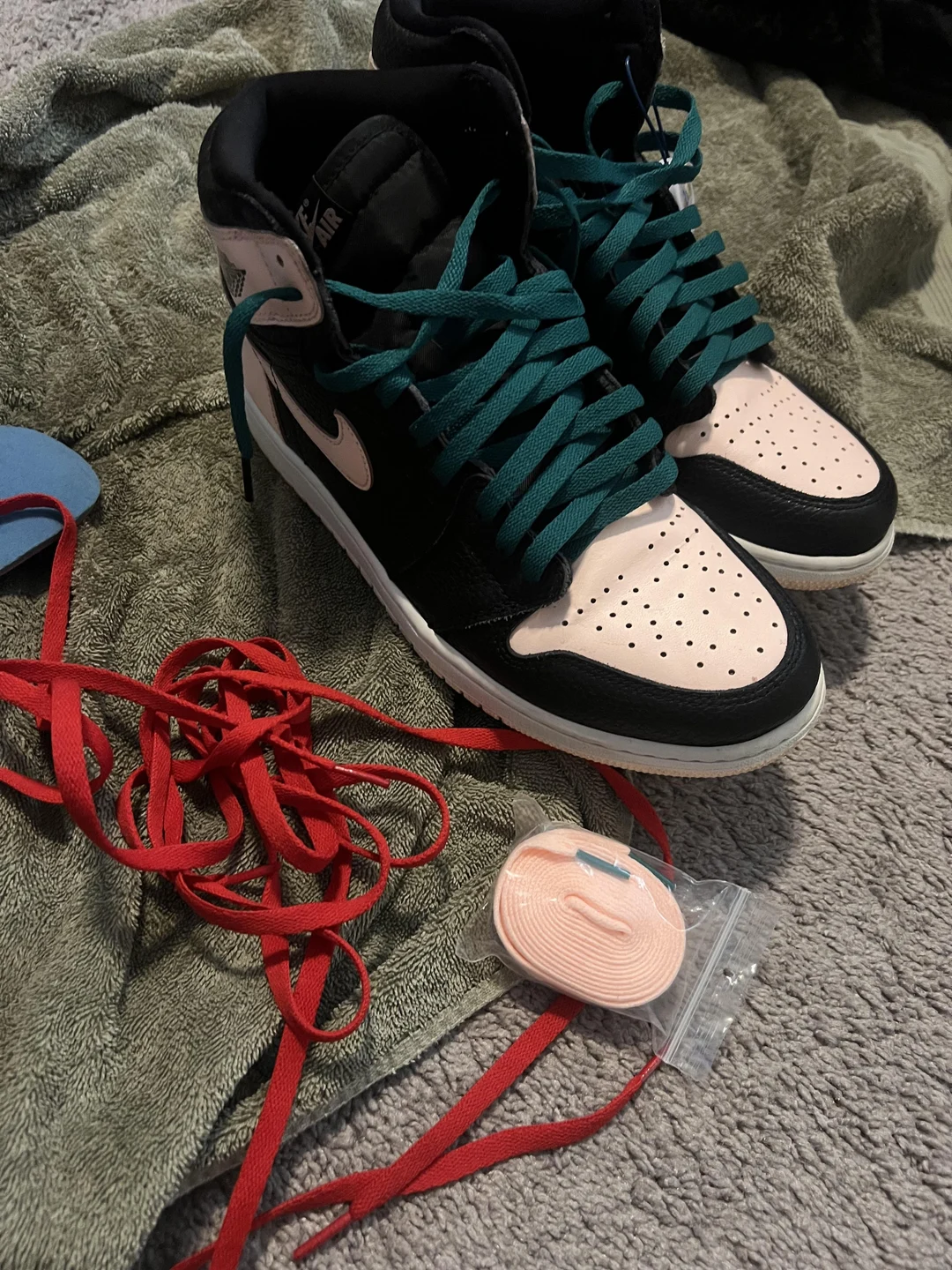 My most recent P/U. Which laces should i mix? | Scrolller