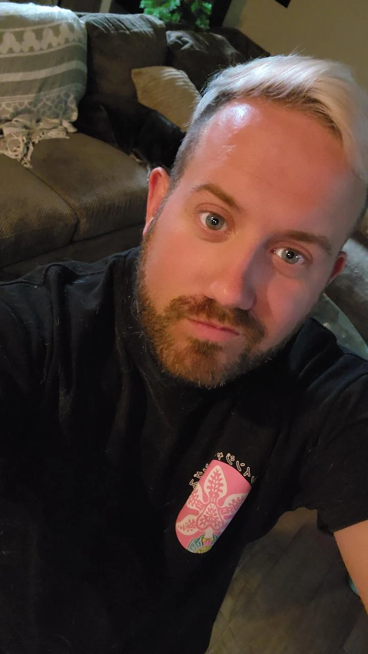 Let's chat! | Scrolller