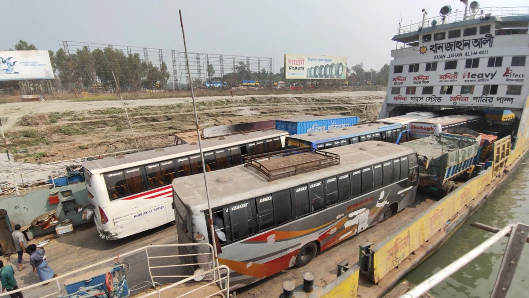 The buses are waiting for the ferry to cross the river | Scrolller
