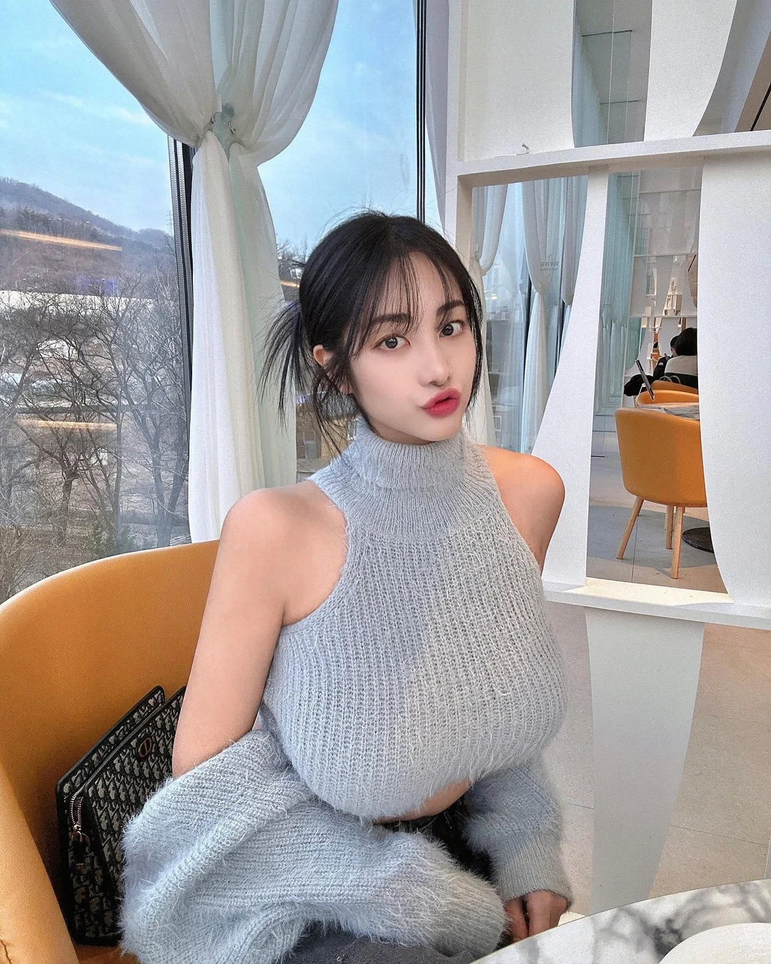 somewhat noticeable | Scrolller