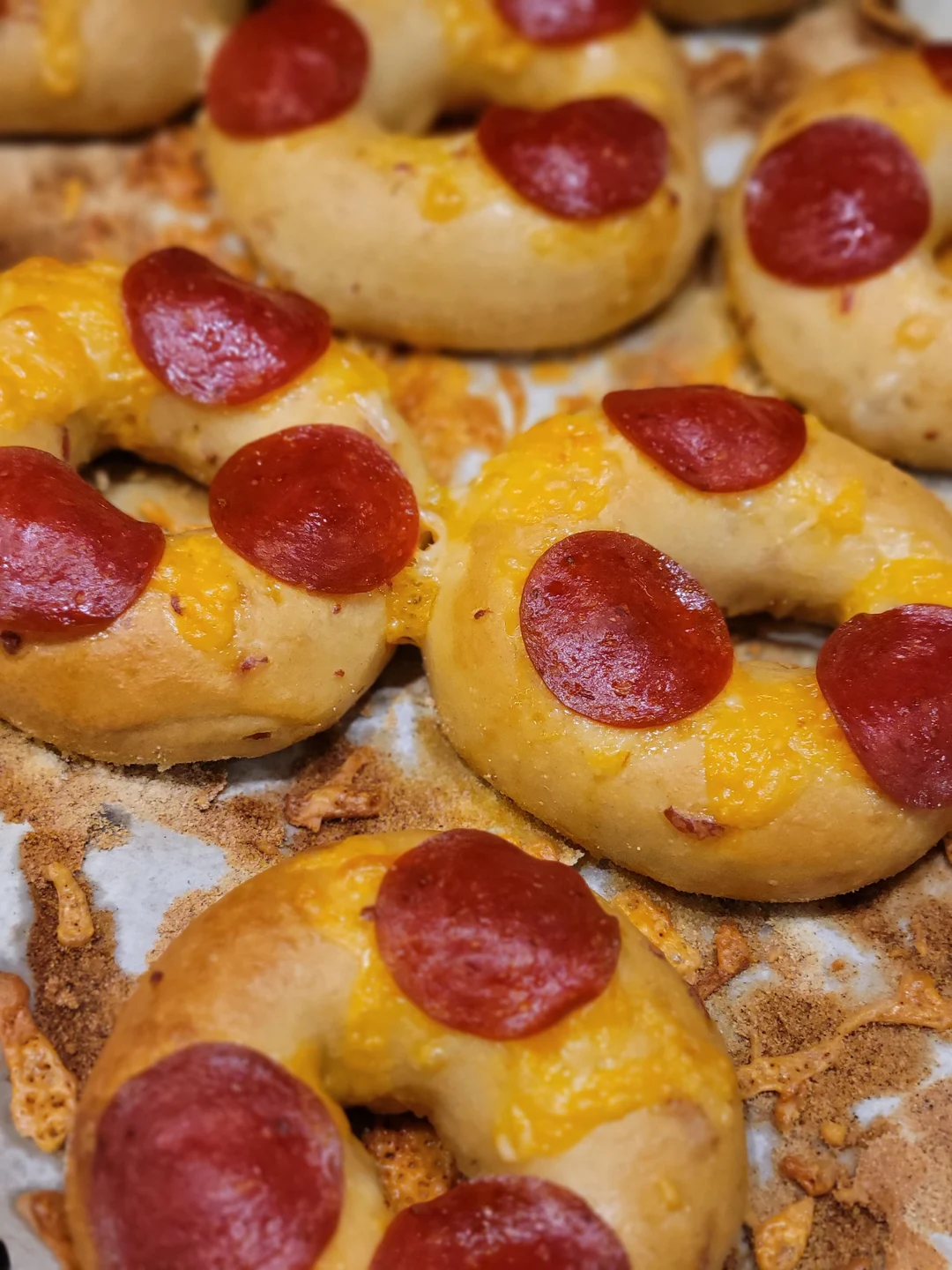 Pepperoni Pizza Bagels | Scrolller