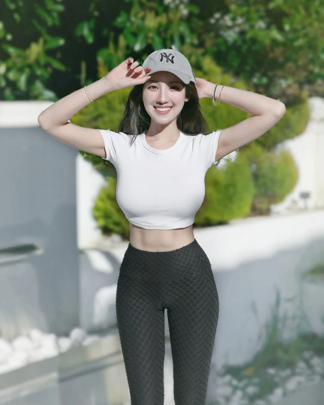 Tight top and midriff | Scrolller