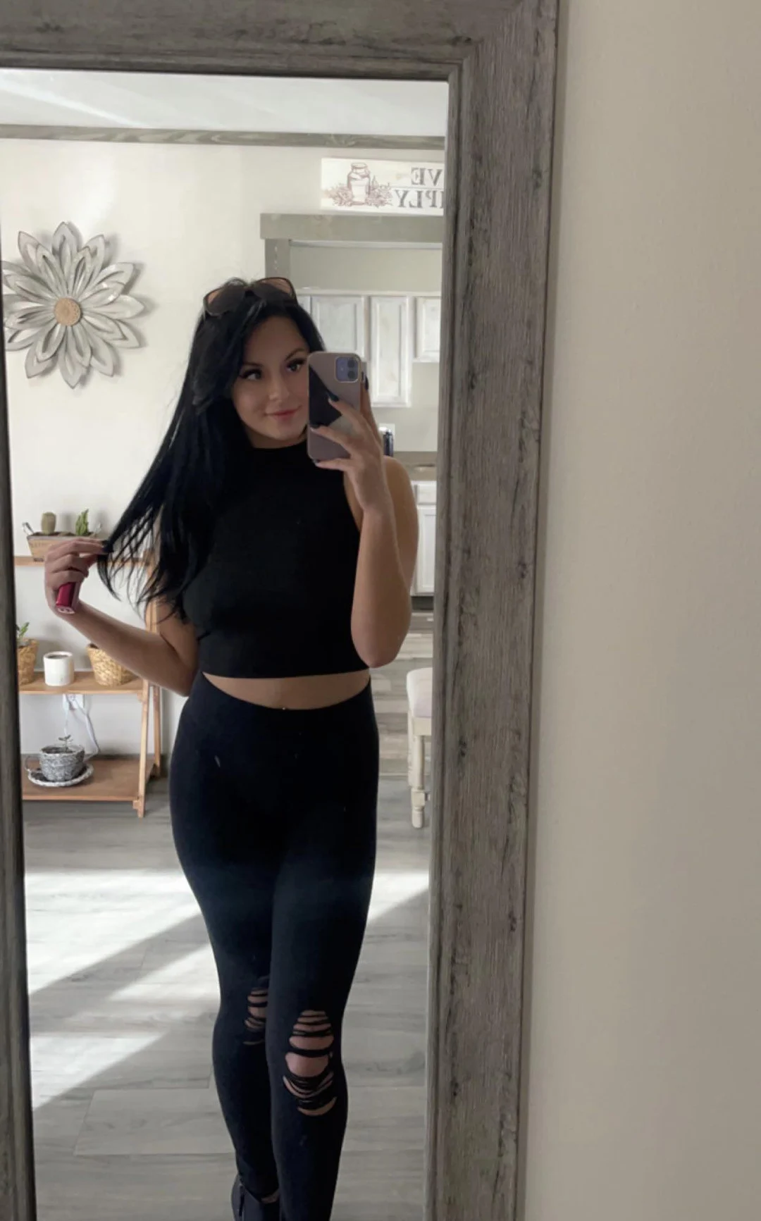 I love wearing all black 🖤 | Scrolller