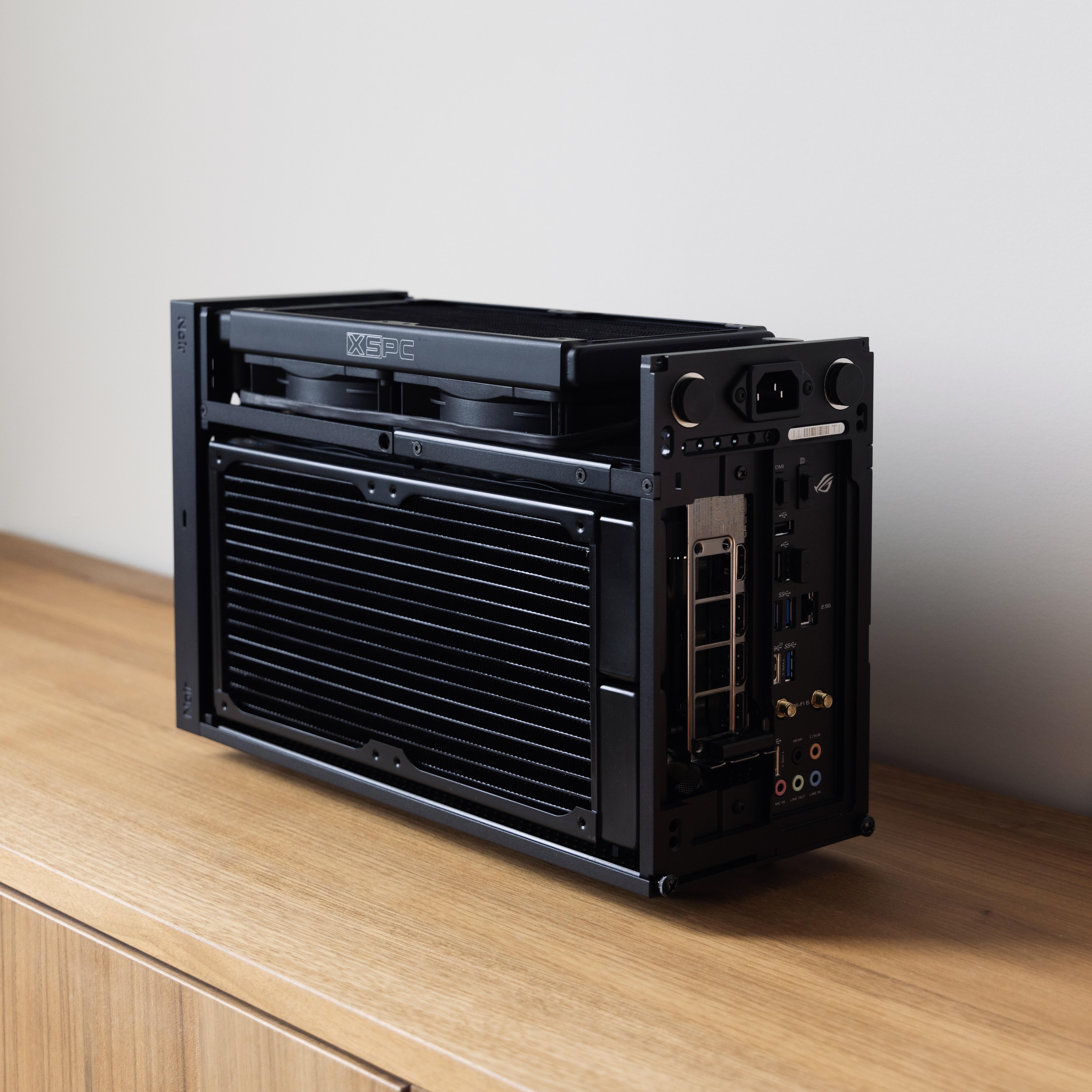 FormD T1 dual-radiator build with custom front & top panels | Scrolller