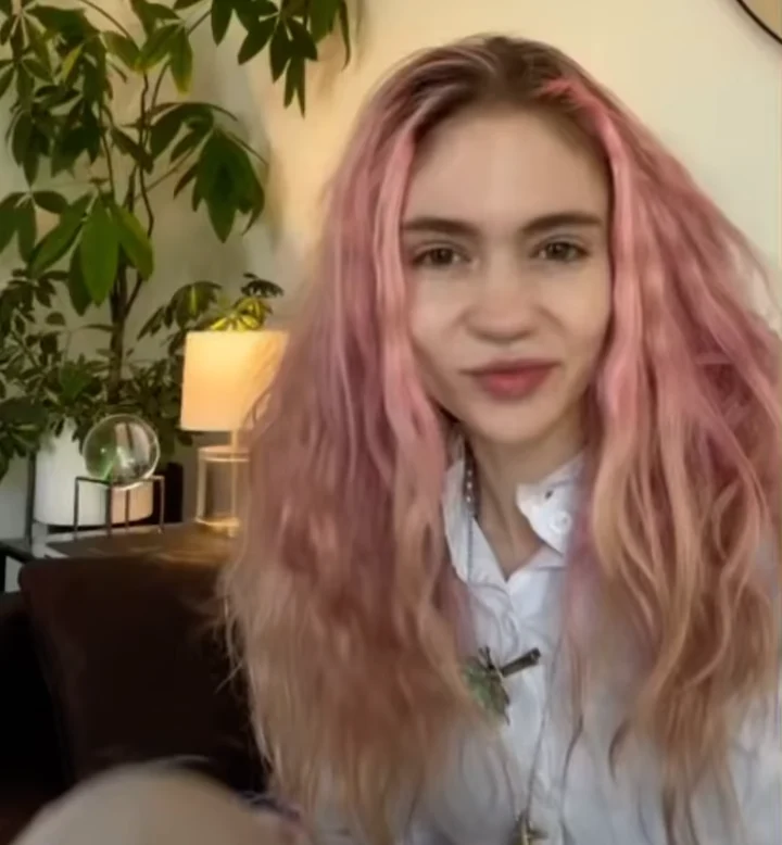 Does Grimes really not shower? | Scrolller