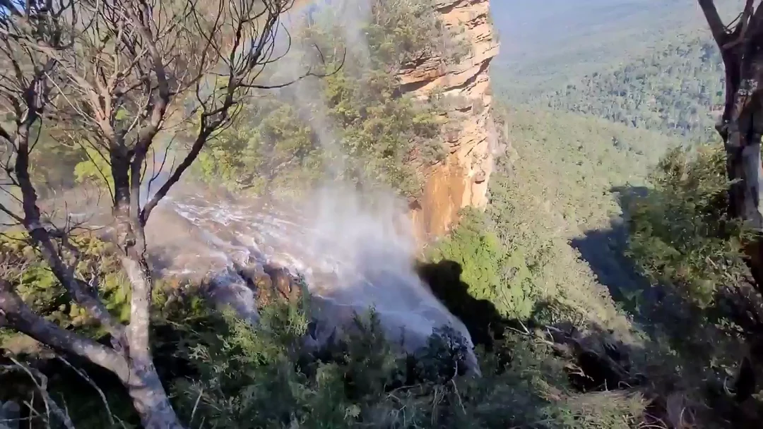 Strong wind creating a kinda reverse waterfall (Wentworth Falls, Blue Mountains) | Scrolller