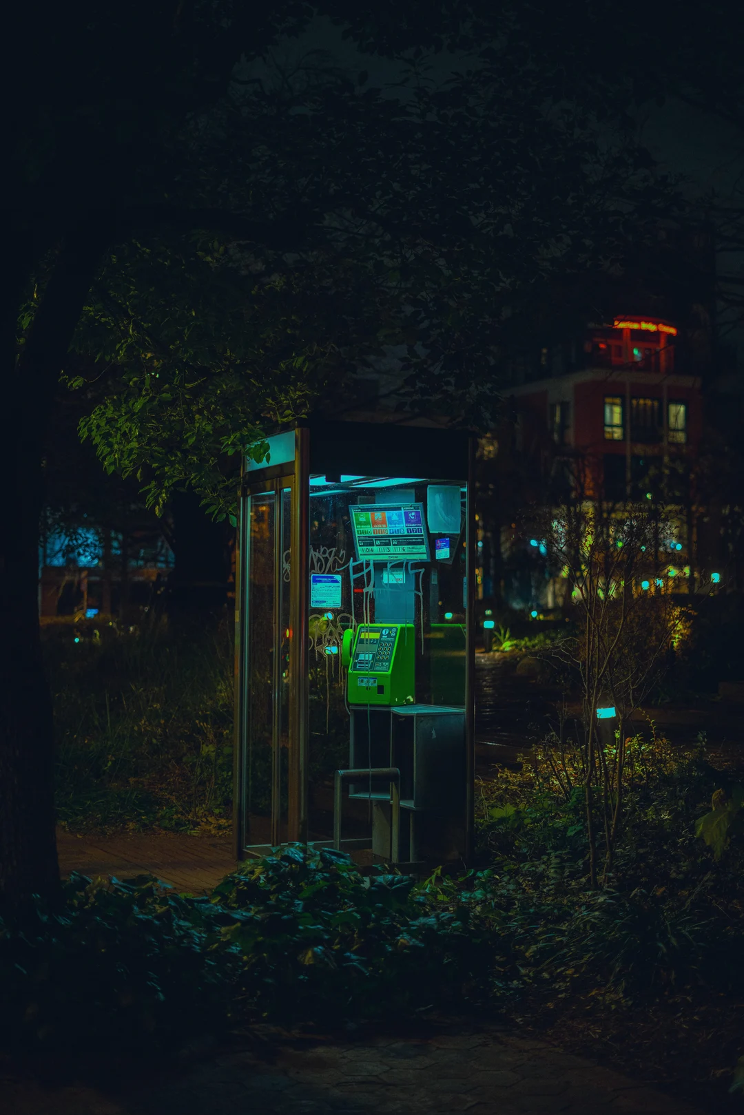 Phone booth | Scrolller