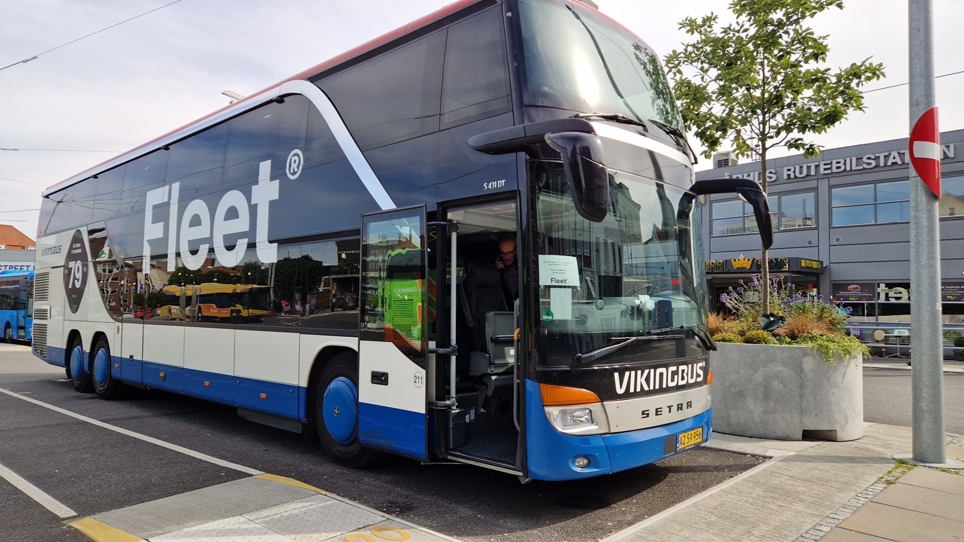 Setra S 515 HD, VOLVO 9900 A9731, NEOPLAN Skyliner L and SETRA S 431 DT - Seen in Aarhus ...