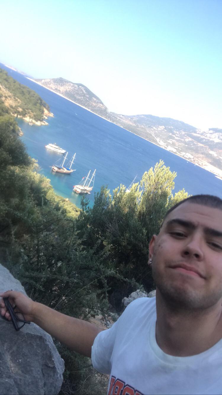 HELLOO GUYS | Scrolller