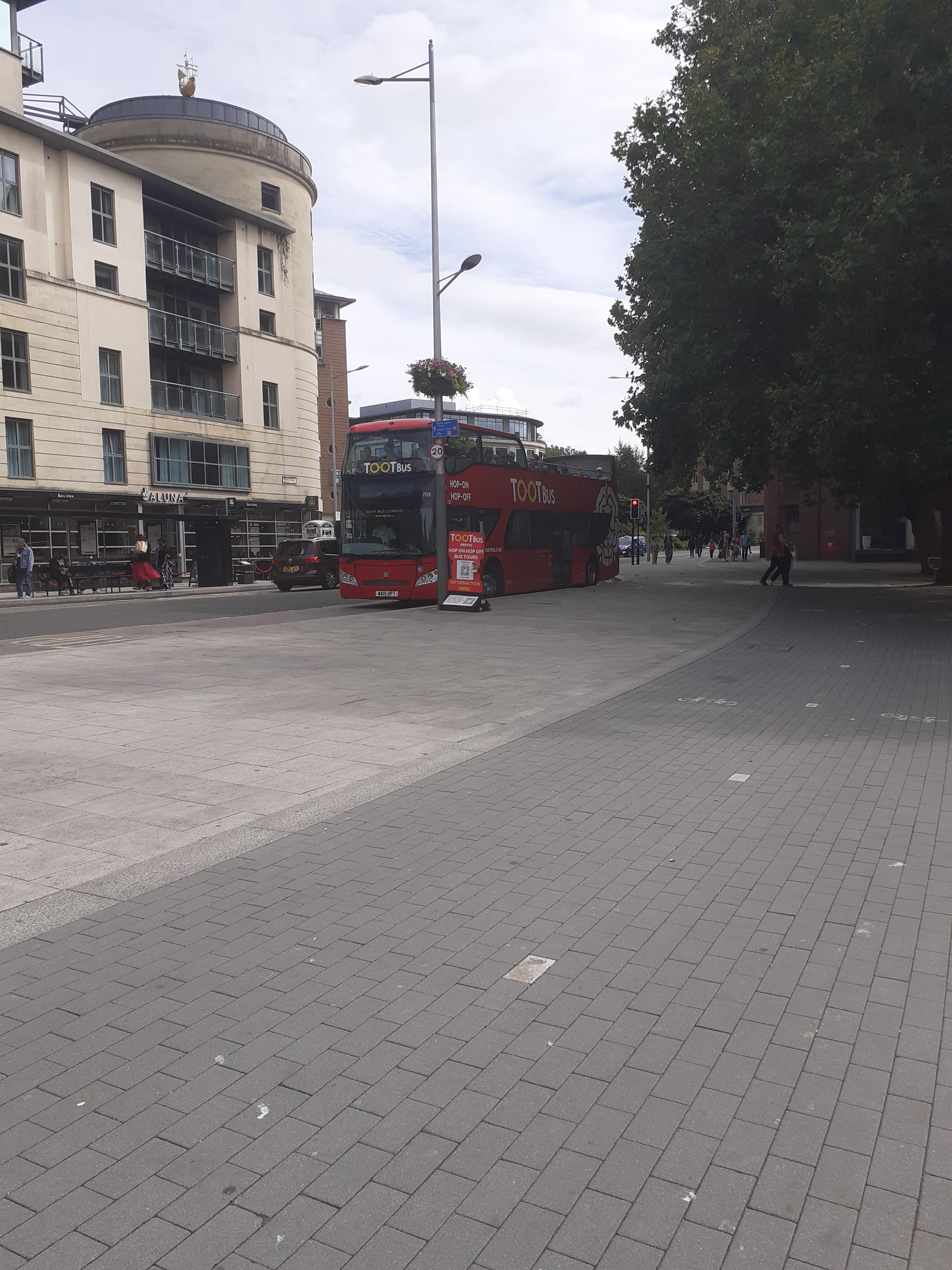 A tour bus in Bristol | Scrolller