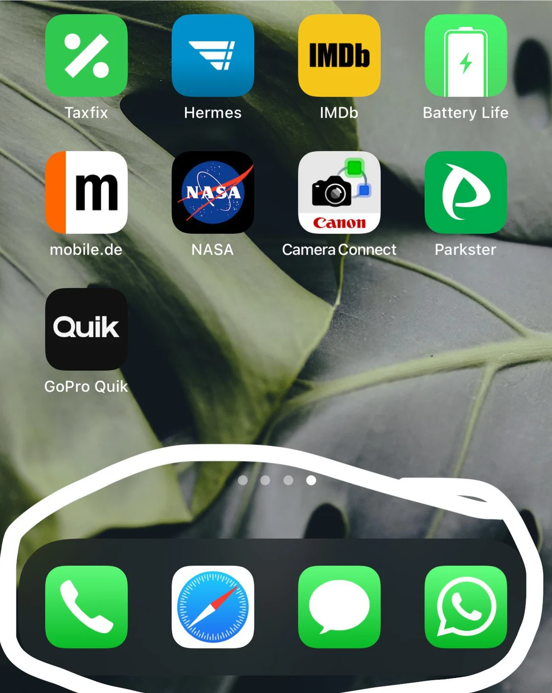 My dock isn’t translucent anymore?! | Scrolller