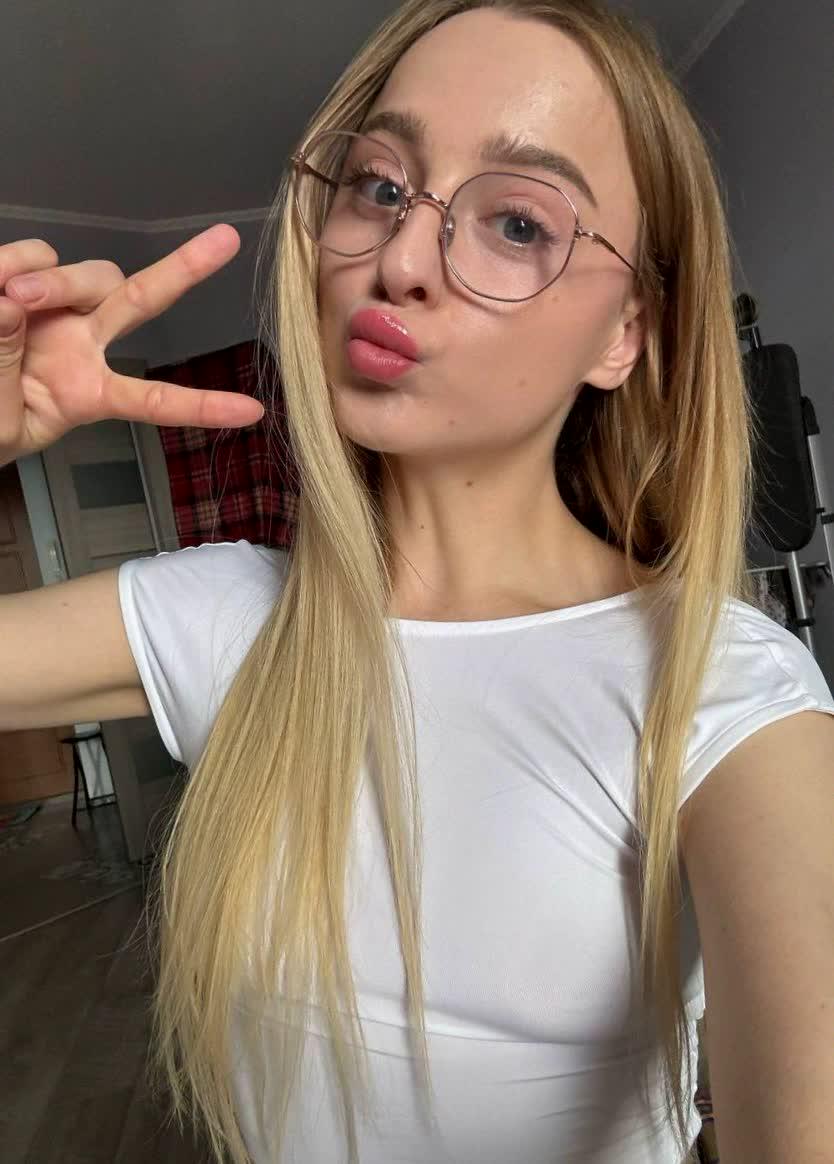 Wheres my sweet silver haired men out there? | Scrolller