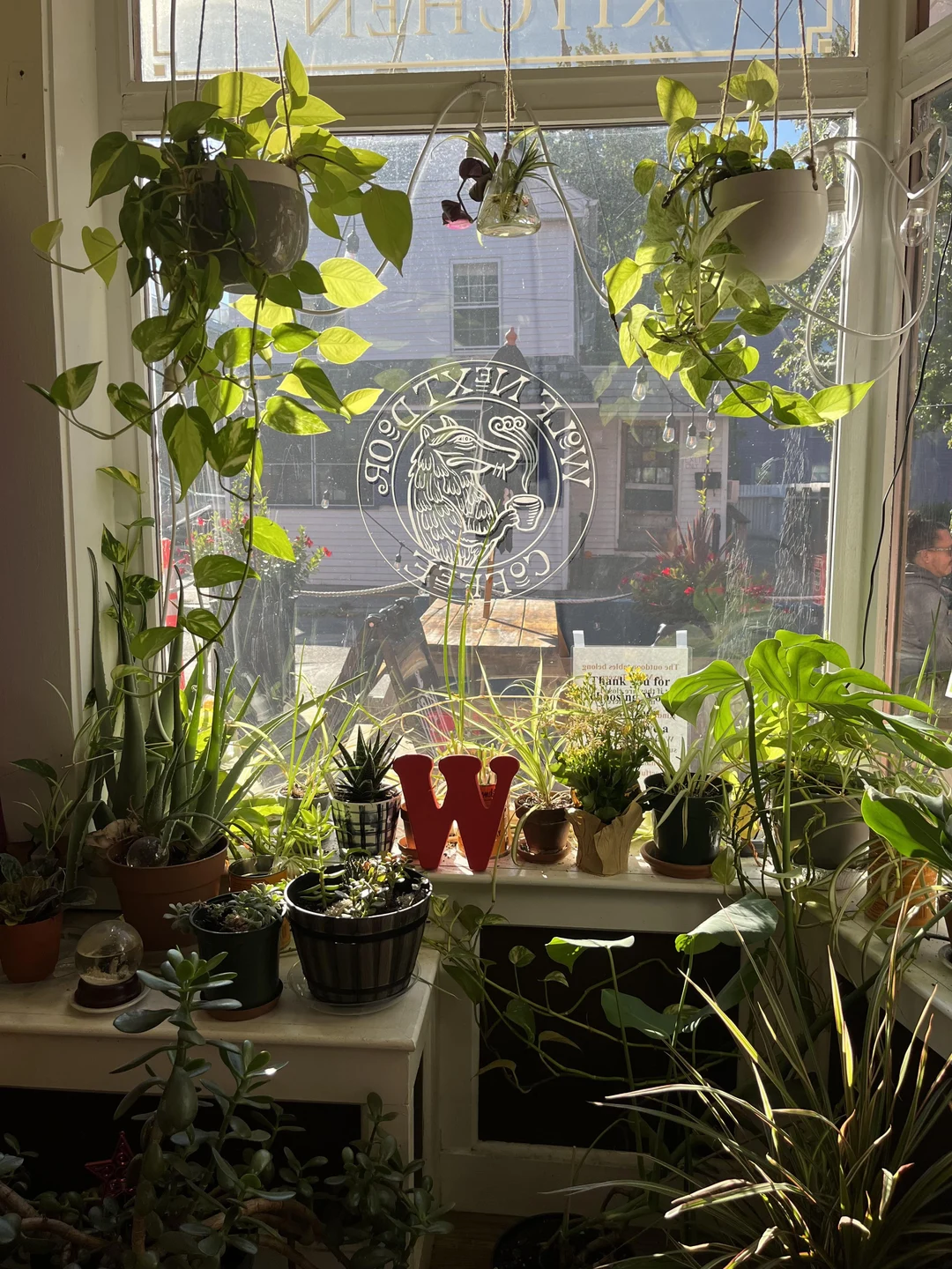 this sitting nook in a coffee shop | Scrolller