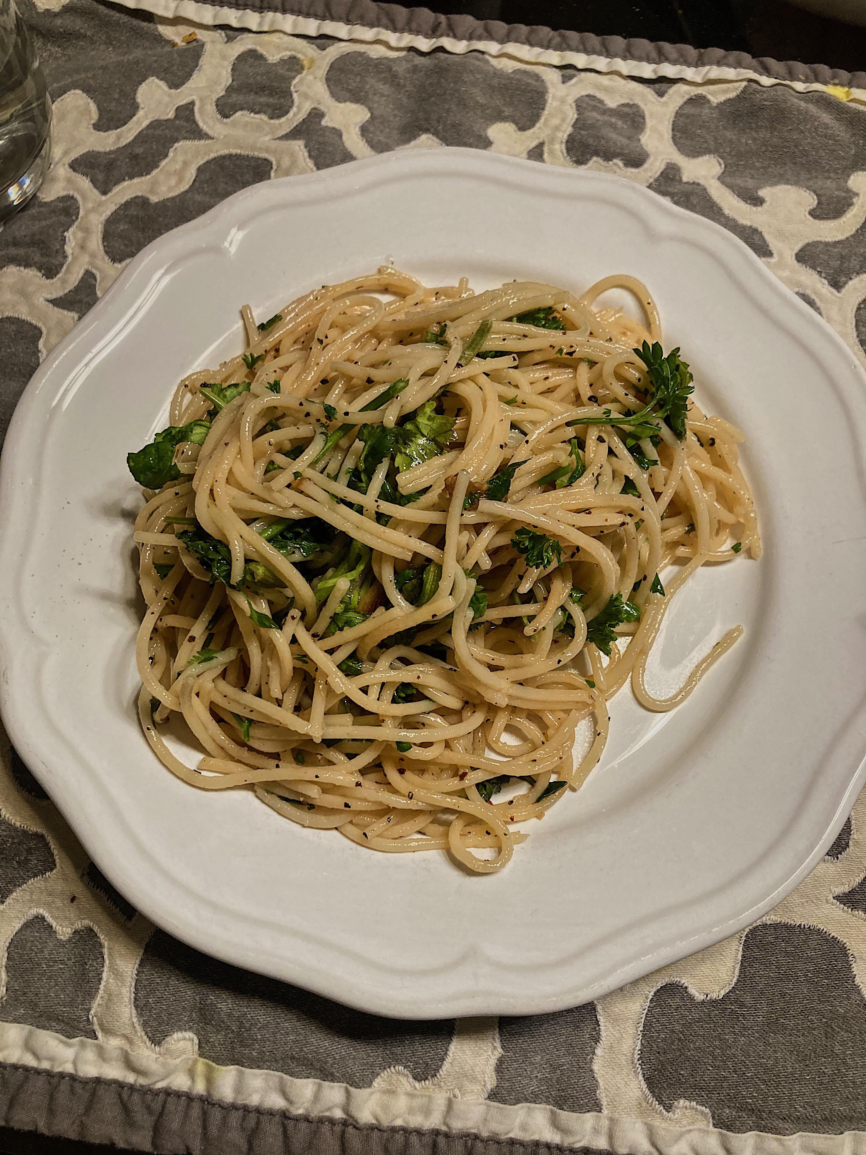 [Homemade] Spaghetti Aglio e Olio | Scrolller