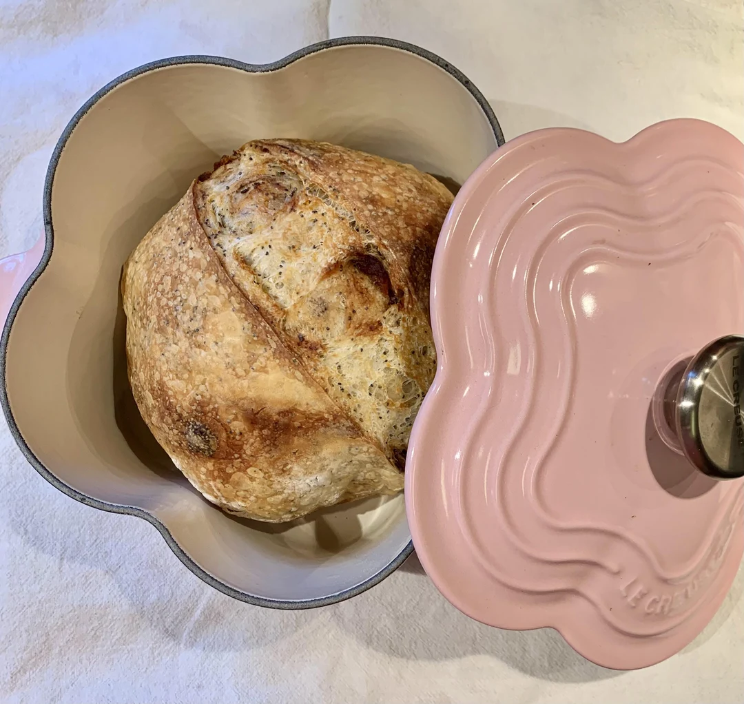 Tiny loaf in a tiny pot | Scrolller