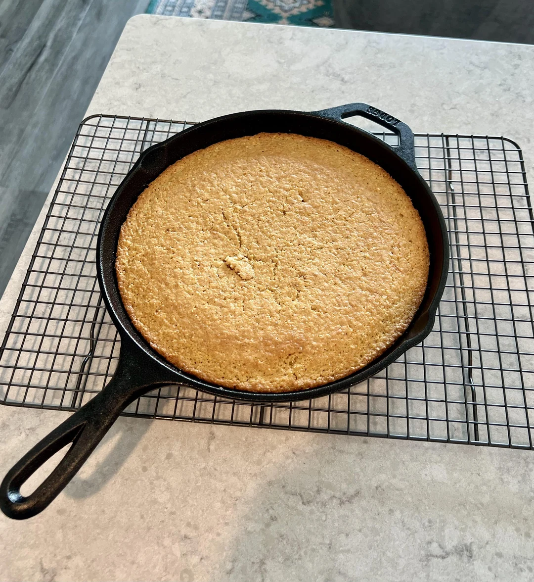 Skillet cornbread | Scrolller