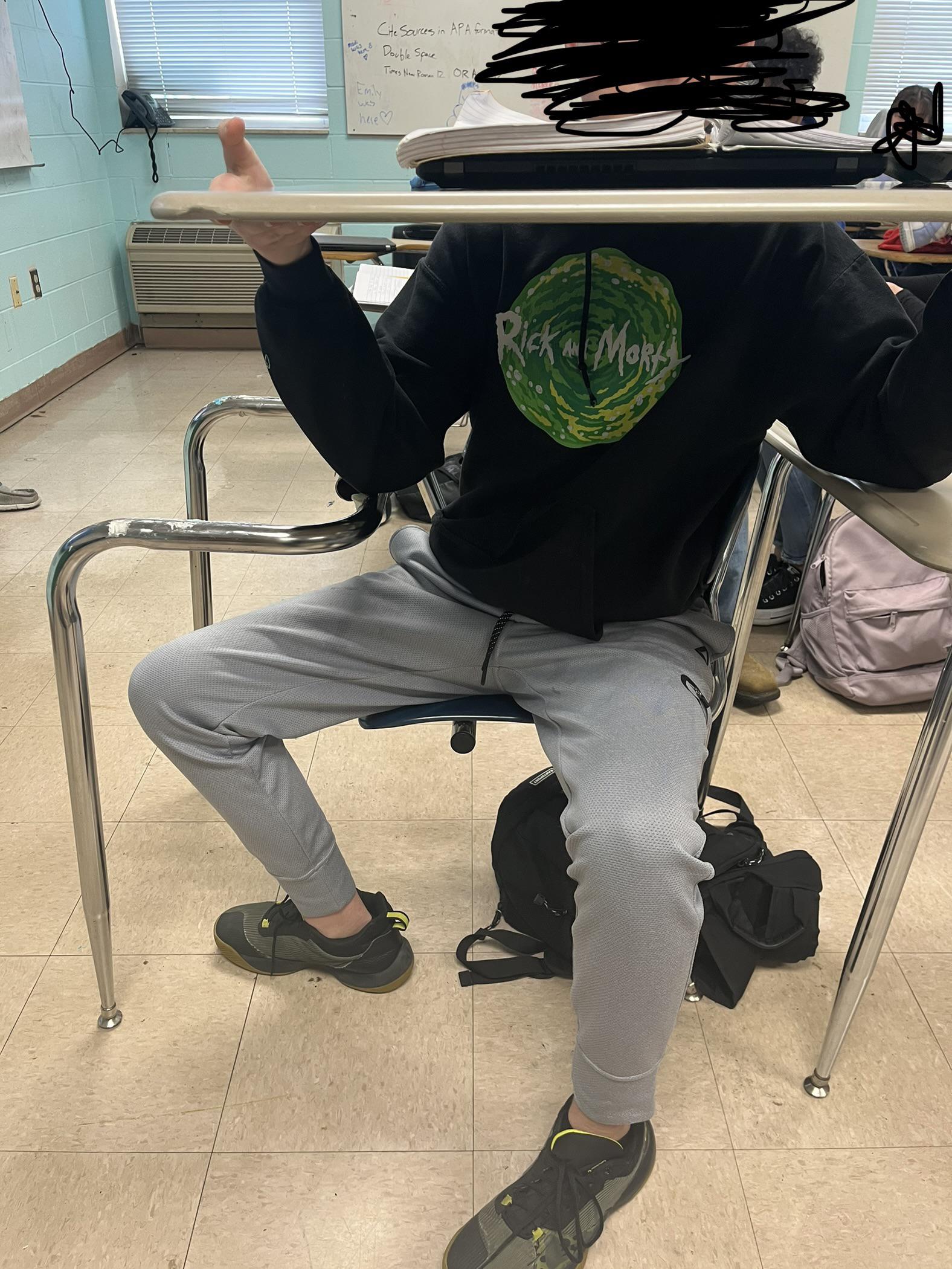 Portable desk | Scrolller