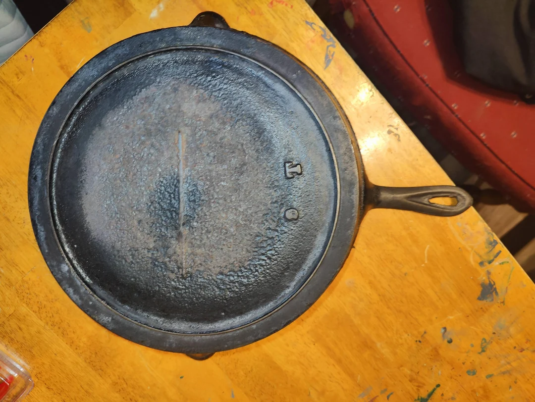 Looks really old no makers mark. Did I do good? | Scrolller