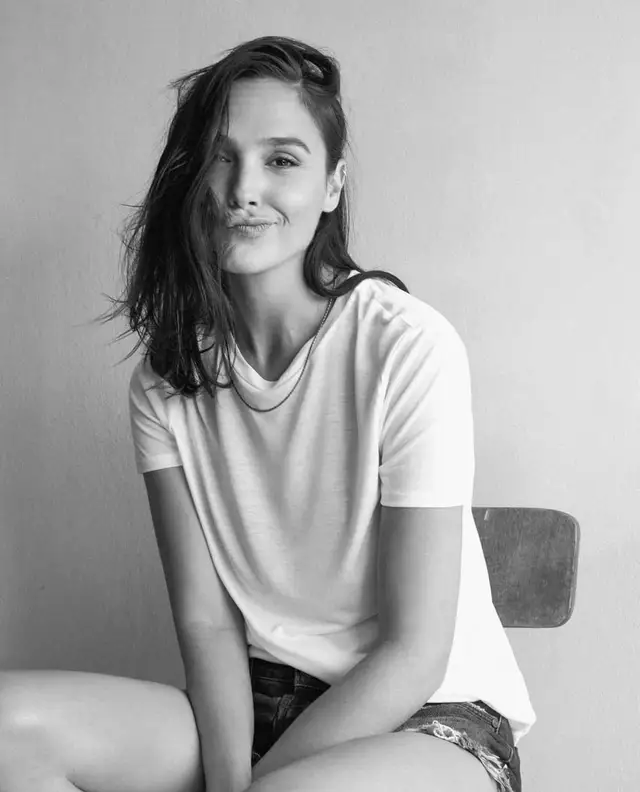 Gal's scrunchie face | Scrolller